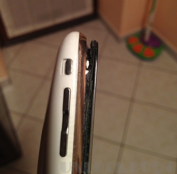 iPhone 3GS Exploded After Upgrading to iOS 5.1 Firmware [images]